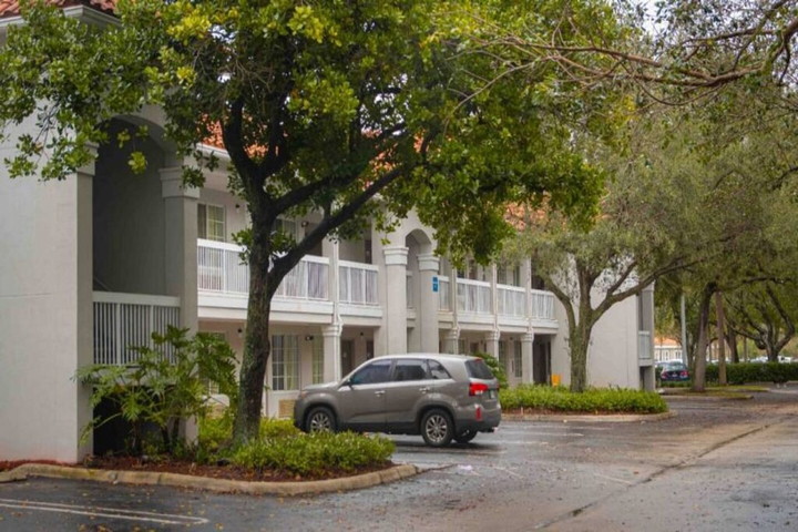 2 Queen Beds  Ada/roll-in Shower Nsmk - Coral Springs