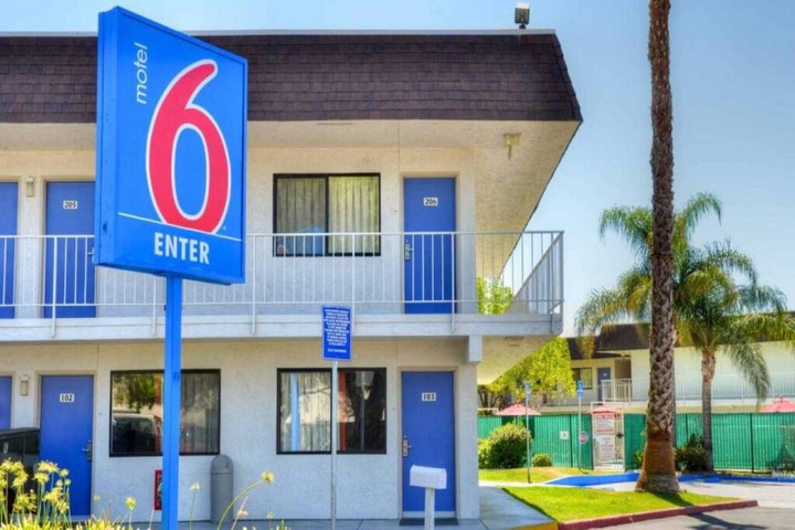 2 Full Beds  Mini Fridge - Los Banos, CA
