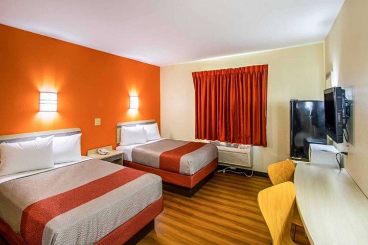 2 Full Beds  Non-smoking - Urbana, IL