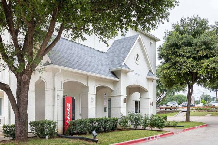 2 Full Beds  Smoking - Grand Prairie, TX