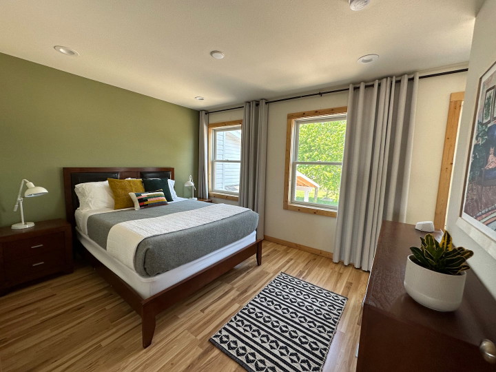 Cozy Downtown Flat With Historic Waterfront Views - Bayfield, WI