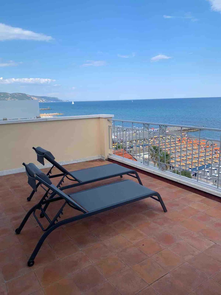 Central Penthouse With Wonderful Seasight - Loano