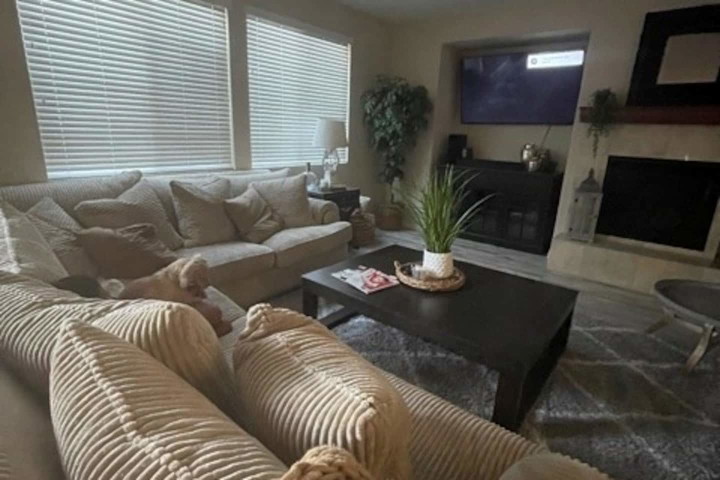 Spacious 5 Bd Home In The Heart Of Wine Country - Murrieta, CA