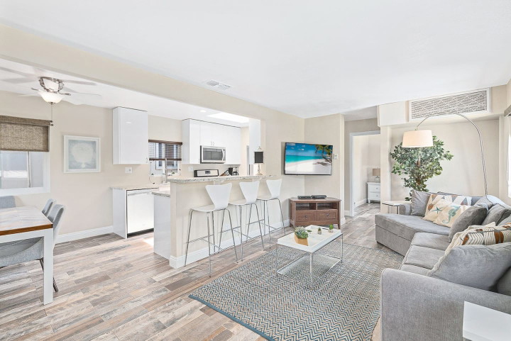 Newport Dream Vacation Home | Upstairs Unit W/ Ac! - Laguna Beach, CA