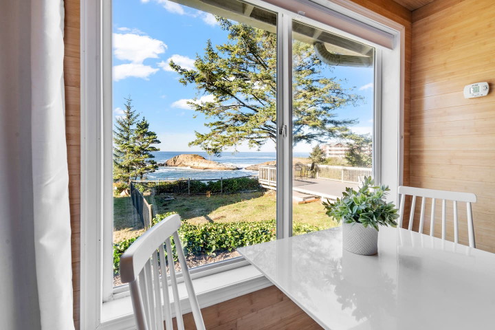 An Oceanfront Cottage Sunset Deck + Whale Watching - Depoe Bay, OR