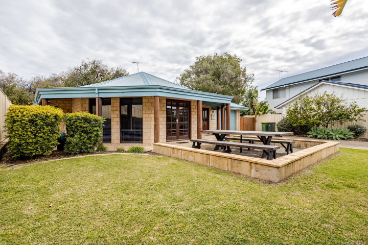 Beach House - Metres From Beautiful Geographe Bay! - Dunsborough