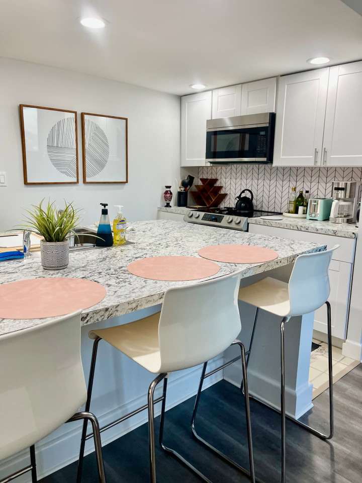 The Urban & Chic Downtown Suite - Reserved Parking - Stamford, CT