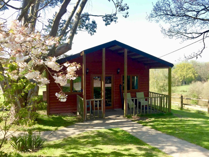 High Weald Country Side Log Cabin On Cattle Farm - Bewl Water