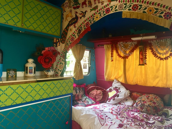 Tiny Vintage Colourful Unique Glastonbury Caravan - Glastonbury