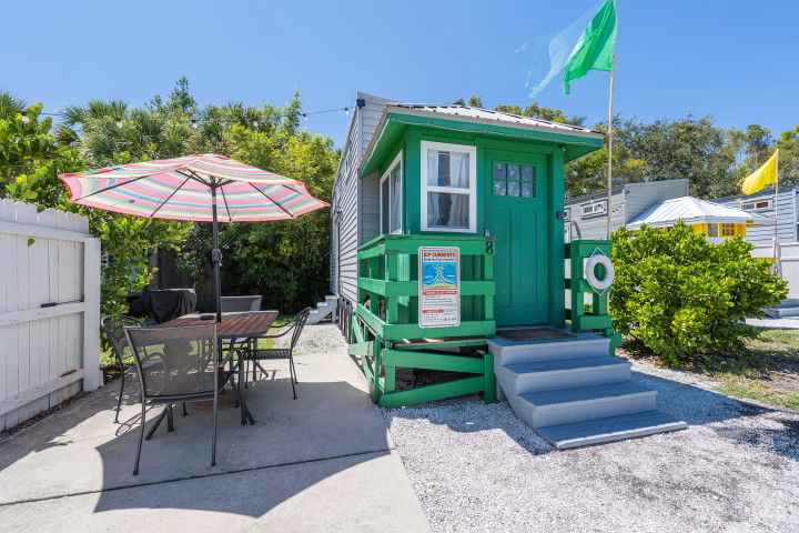 Tiny House Green Lifeguard Stand - Sleeps 5 - Venice, FL