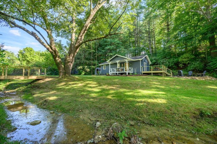 The Bluebird Bungalow - Close To Shops & Hot Tub! - Nashville, IN