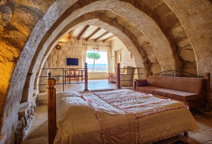 Large Stone House With Terrace, Fireplace And Balloon View - Capadocia