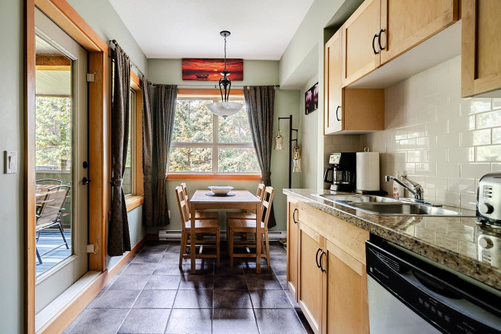 Lodges At Canmorehot Tub&heated Pool&kitchen&bbq - Canmore