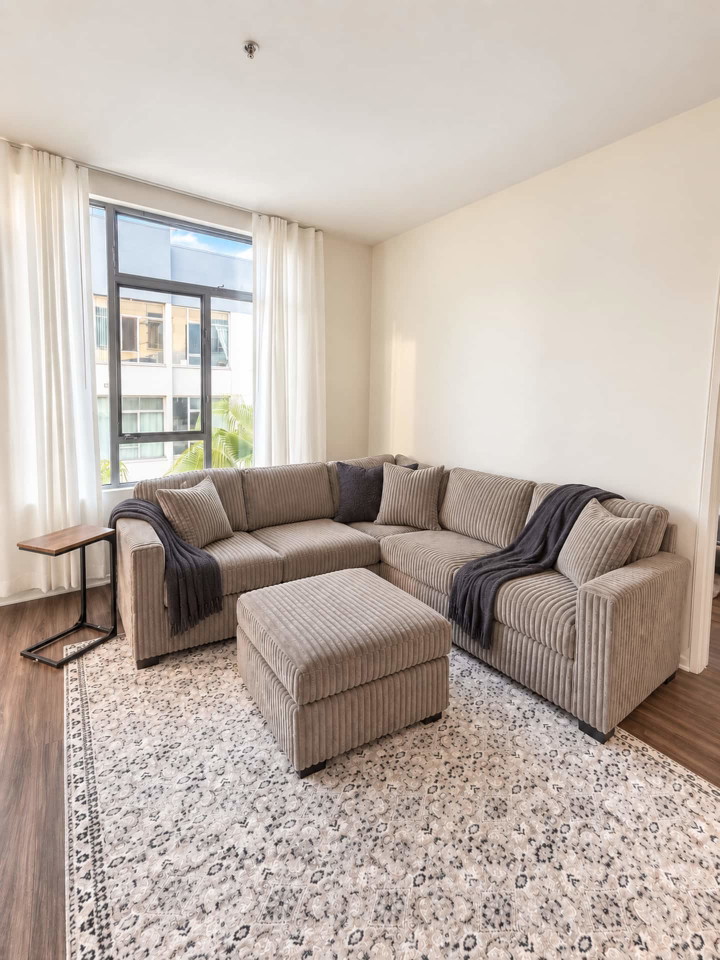 Hollywood Walk Of Fame 2br With Free Parking - West Hollywood, CA
