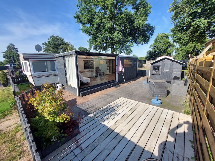 Peaceful Mobile Home & Veranda, Camping Slotermeer - Netherlands