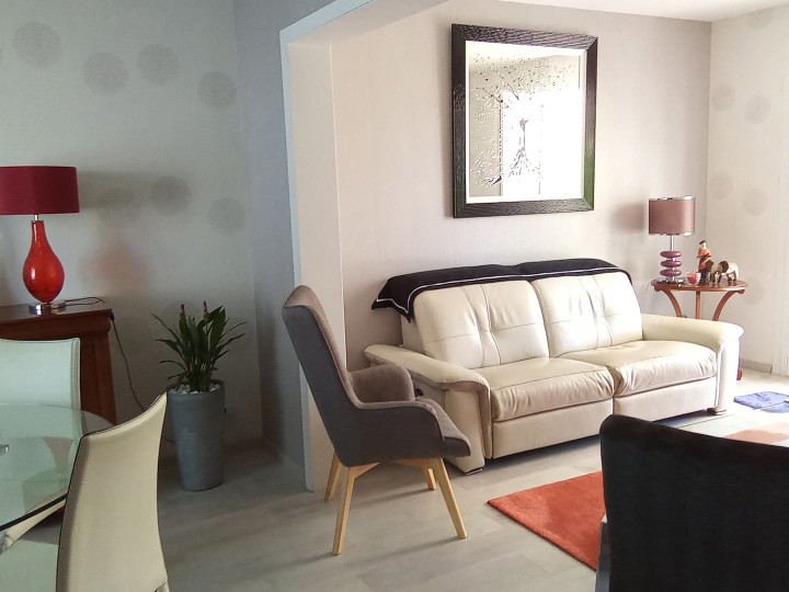 Chambre Agréable Rouge Et Grise Très Calme - Poitiers