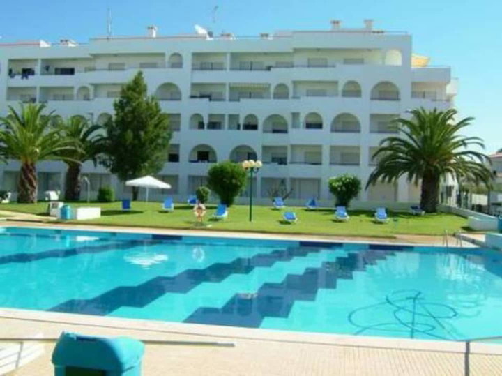 Algarve T2 Apartment, Porches, Pool And Access To 2 Beaches, Family Home - Algarve
