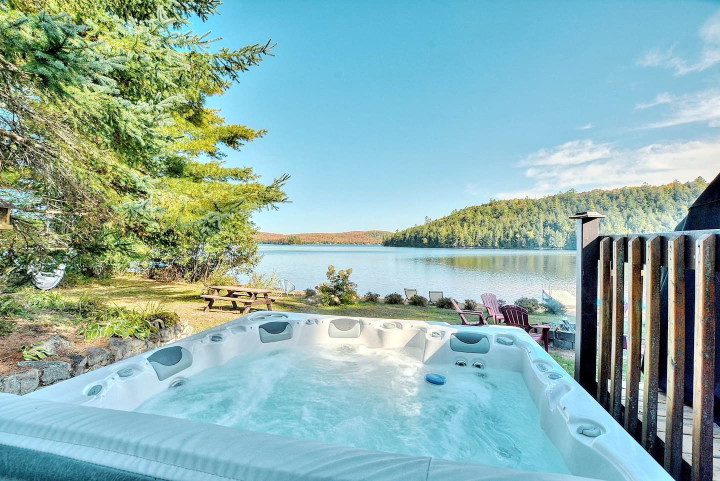 4 Little Bears' Refuge-lakefront, Fireplace & Spa - Laurentides