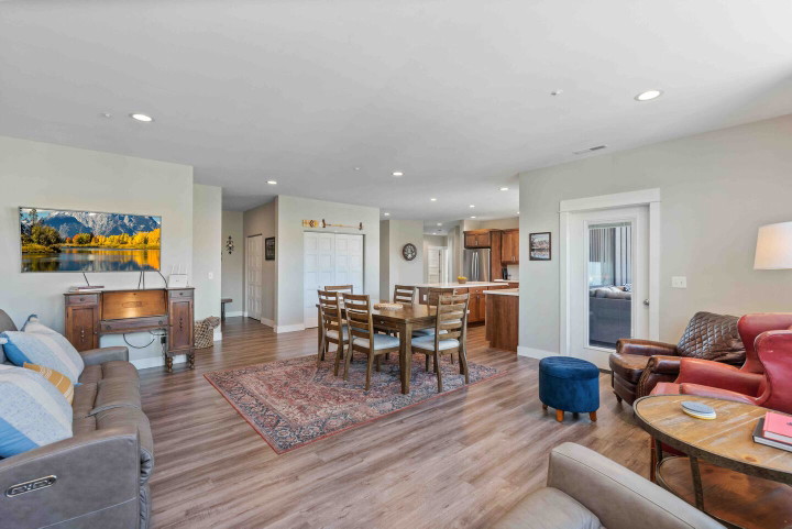 The Wolf Den- Oversized Condo Centrally Located - Wenatchee, WA