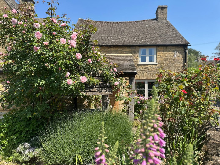 Well Cottage, Rare & Amazing, 17c Jacobean Cottage - Stow-on-the-Wold