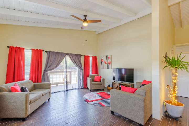 3 Bedroom Home With 2 Bathrooms Centrally Located - Saint Thomas