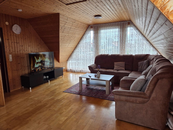 Spacious Upper Floor Apartment Near The Lake - Delmenhorst
