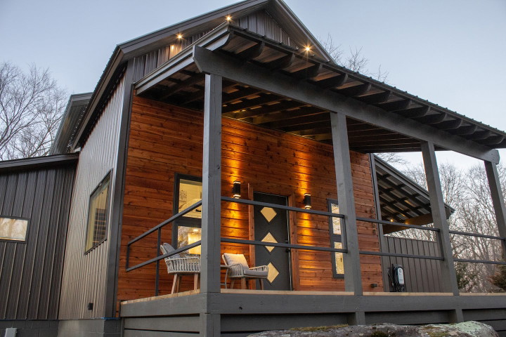 Betty's Cabin- Romantic Hot Tub Getaway! - Fayetteville, AR