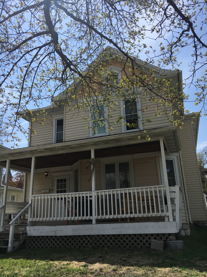 Best Location, Colorful, Spacious Duplex - Decorah, IA