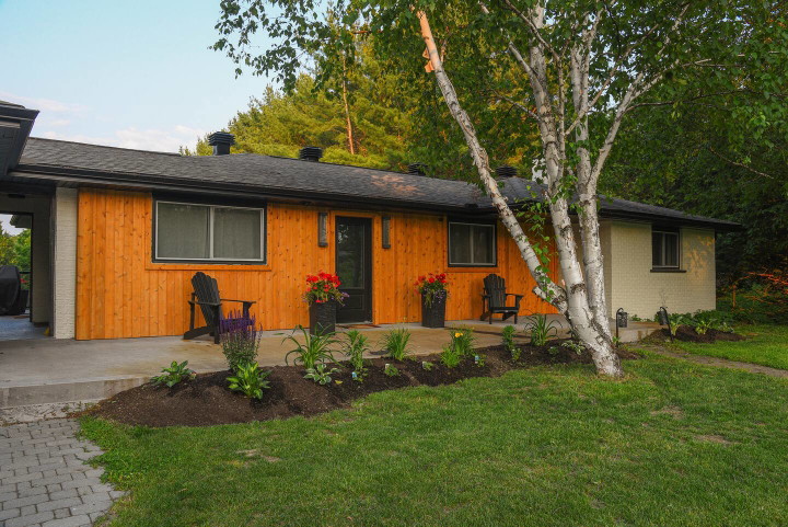 Waterfront Cottage With Hot Tub And Games Room - Huntsville
