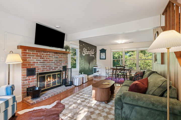 Updated Home, King 2 Bdrm, Private, Firepit, Pools - Galena, IL