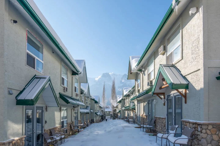 Maison De Ville Combinée De 2 Unités/12-15 Couchages - Banff, AB, Canada