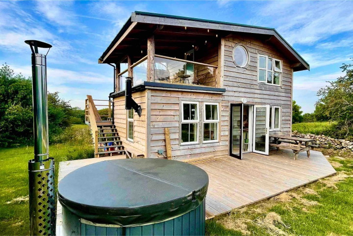 Unique Hot-tub Chalet With Balcony Views - Westport