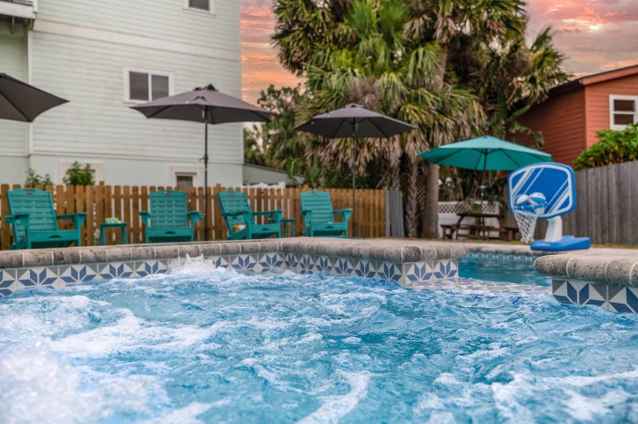 Walk To Vilano Beach + Pool + Hot Tub + Pets - St. Augustine, FL