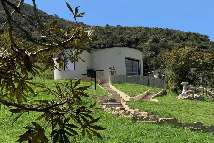 Entrenubes Village - La Calera