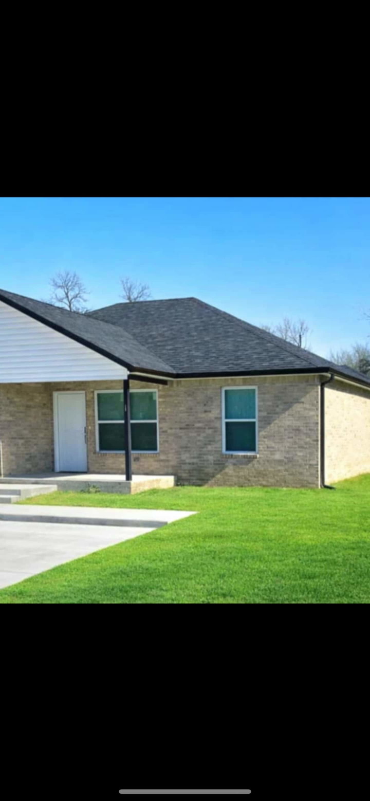 Comfortable 2bed/ 2bath Duplex In Ada - Ada, OK