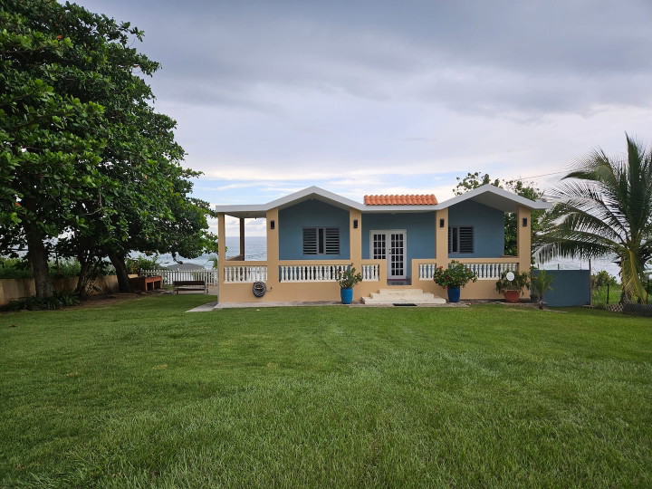 Beach House With An Ocean View - Manatí