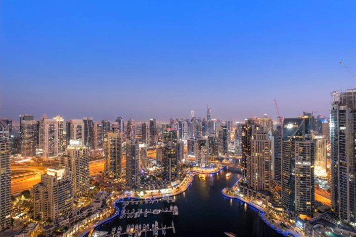 Marina View 1br Chic Stay In Dubais Vibrant Walk - Dubái