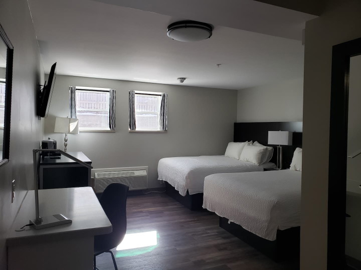 2 Queen Beds With Bath Tub - Jim Thorpe, PA