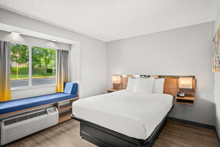 Queen | Microtel Lexington | Near Uk - Lexington, KY