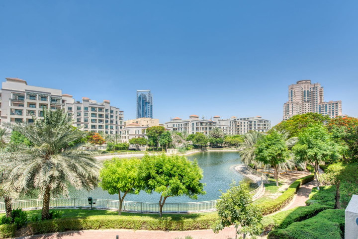 Renovated Studio With Canal View - The Links - Dubai