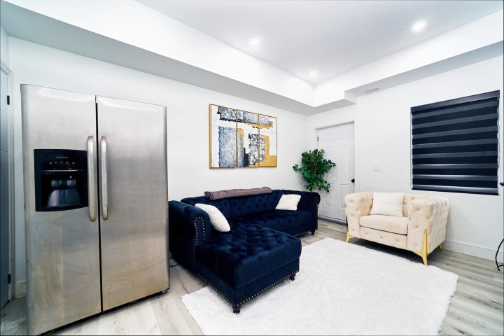 New Construction Bright, Modern 2 Bedroom Unit. - Windsor, ON, Canada