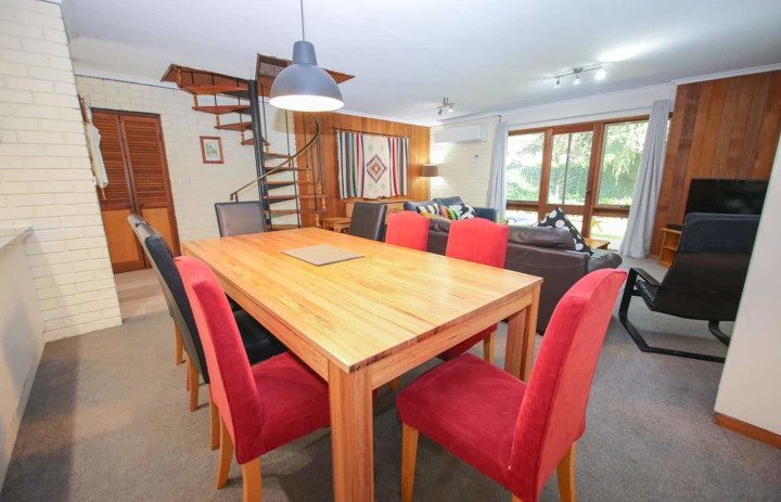 Cedar Holiday Units - Apartment 1 - Bright