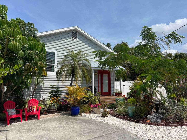 Cozy Beach House "Look No Further" - Dunedin, FL