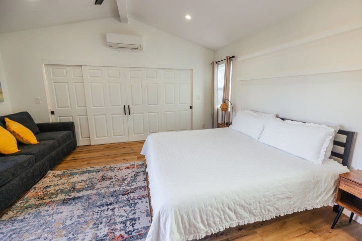 Coastal Boho Studio Near Disney And Fast Wi-fi. - Santa Ana, CA