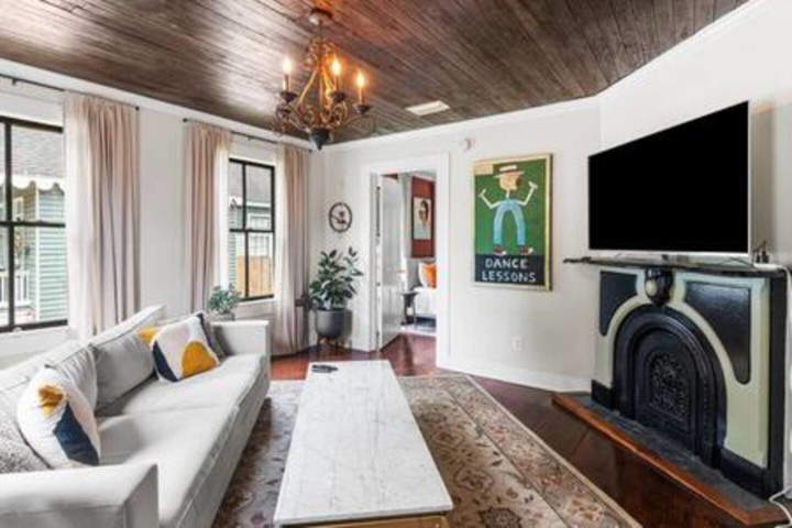 Downtown Mobile: Pet Friendly + 5m Walk - Mobile, AL