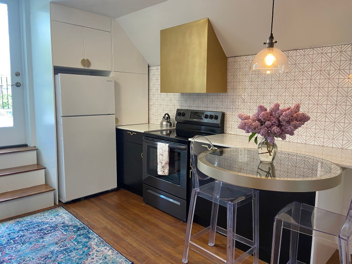 Pink, Penthouse Pied-à-terre With Private Deck - Saskatoon