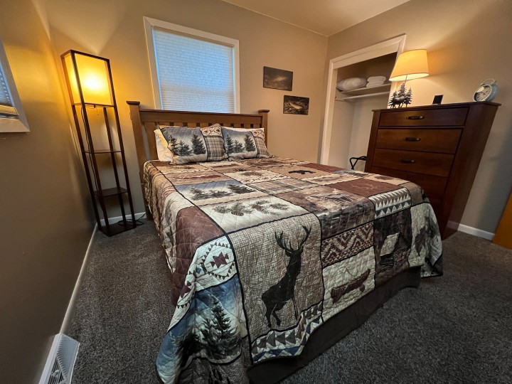 Quiet 3 Bedroom - Home Away From Home. - Billings, MT