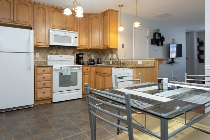 Fully Renovated 2 Bdrm/2.5ba Near Unc & Weaver St! - 채플힐