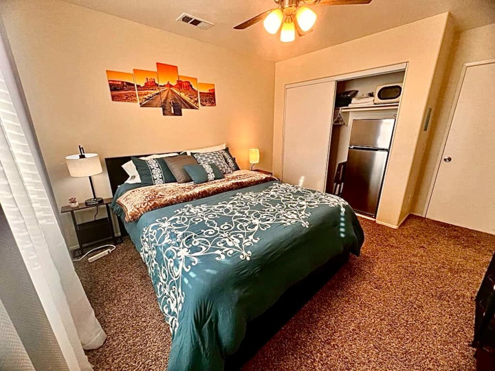 Fully Equipped Room 2 At The Lancaster Guesthouse - Lancaster, CA