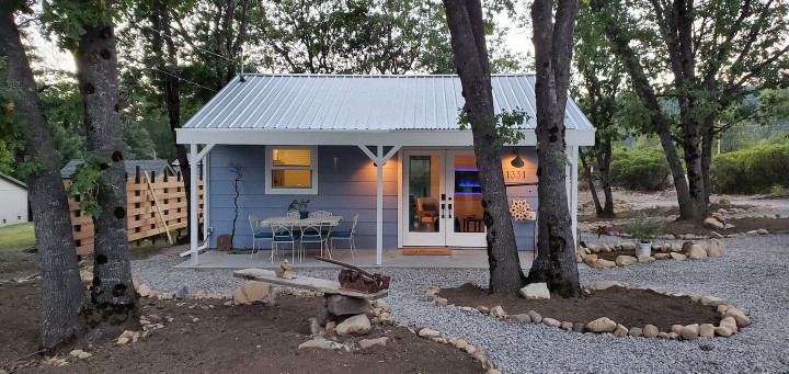Happy And Cozy One-bedroom Cottage That Sleeps 4. - Mount Shasta, CA